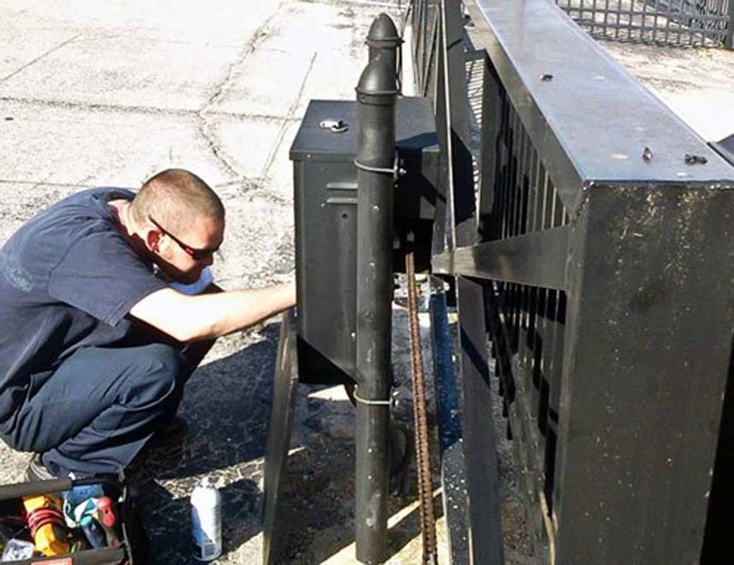 How to Identify When Your Gate Needs Professional Repair?